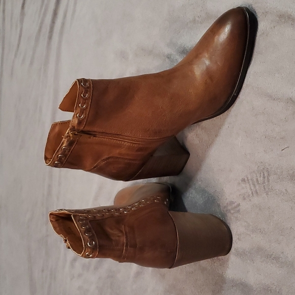 Journee Collection | Shoes | Gorgeous Semi New Journee Ankle Boots ...